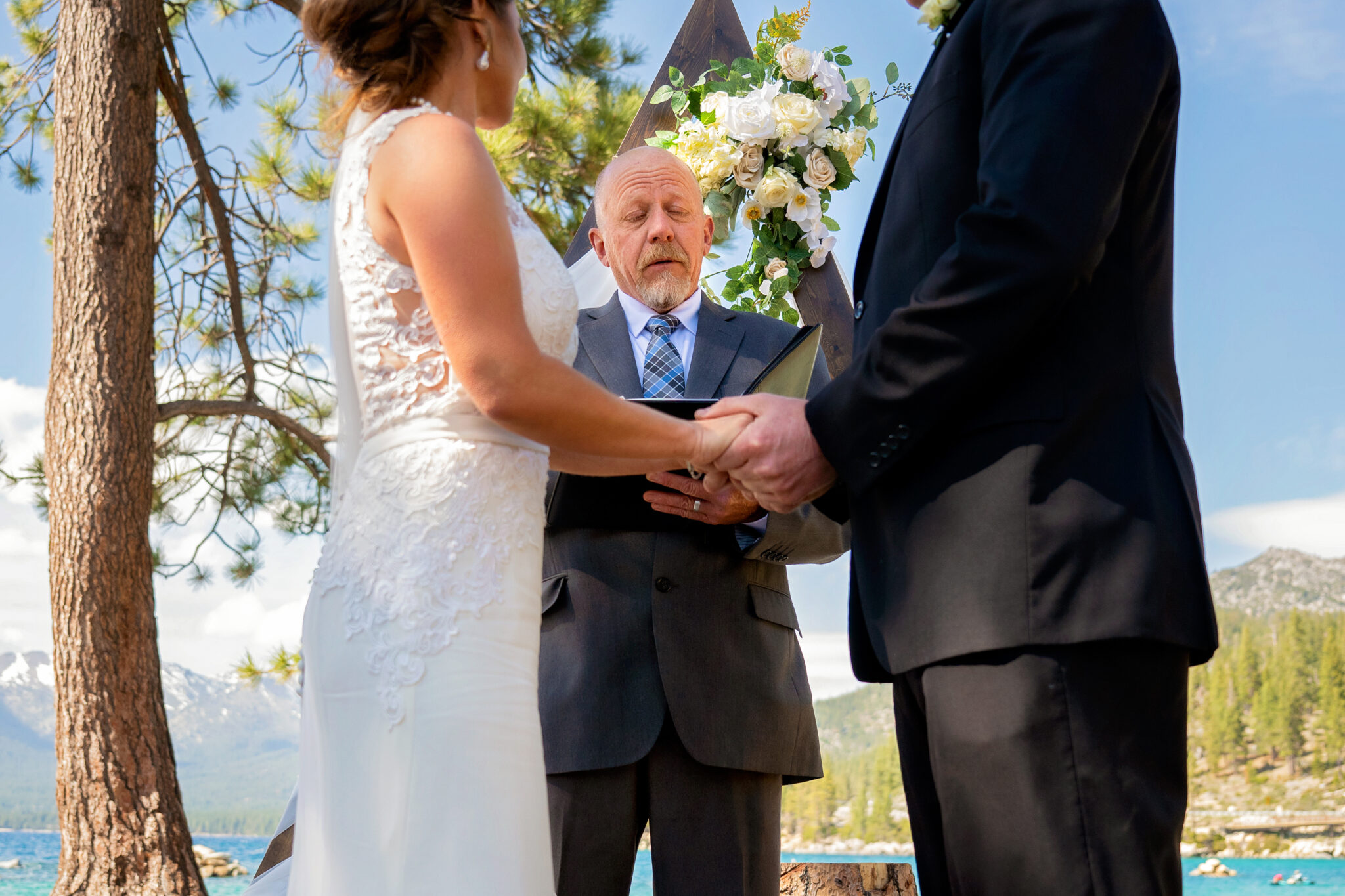 Intimate Wedding at Lake Tahoe | picturesbygg.com